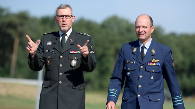 "Sire, er zijn geen generaals meer": nooit geziene pensioneringsgolf ...