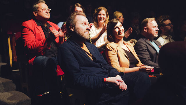 Geert Buelens wint de Boon-literatuurprijs met klimaatboek, Edward van ...