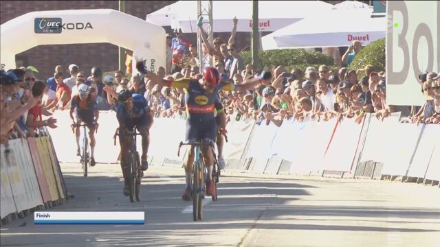 Thuisrijder Jasper Stuyven wint 1e EK gravel na stevige solo, Tiffany ...