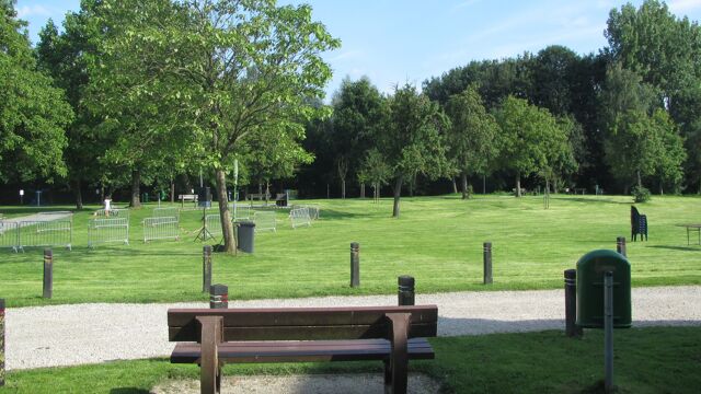 Buurtbewoner park Hof Ter Hemelrijk in Opwijk is overlast beu en grijpt ...