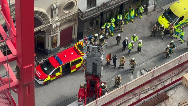 OXY Building in the Brussels' downtown stands ablaze (VIDEO) | VRT NWS ...