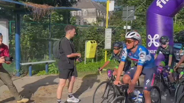 Remco Evenepoel neemt zijn supporters op sleeptouw met R.EV Ride op ...