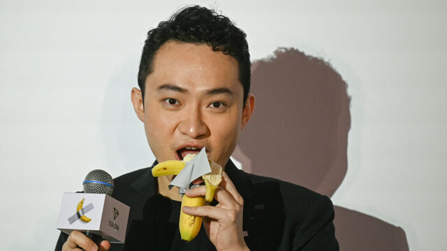 Een banaan van 6,2 miljoen dollar opeten? Chinese koper verorbert ...