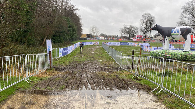 FOTO - Smurrie, blubber en regen toveren WB-cross in Dendermonde om tot ...
