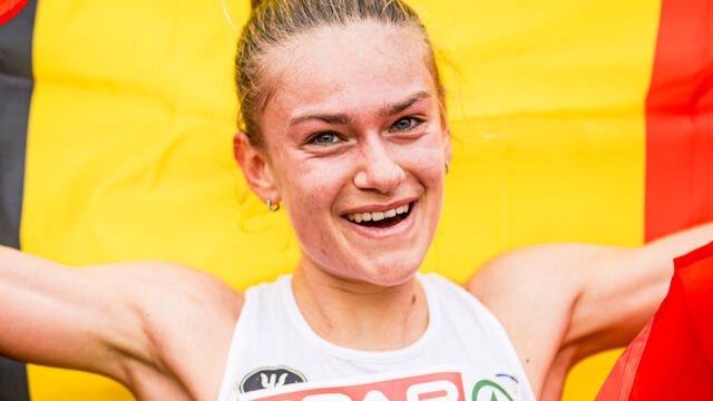 Loopster Jana Van Lent (23) uit Mariekerke breekt 26 jaar oud Belgisch ...