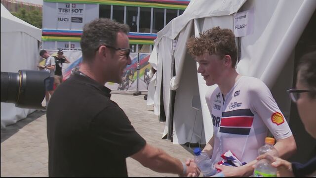 Dan sta je als jonge Brit met de mond vol tanden: Mark Cavendish ...