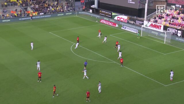 STVV komt owngoal én penaltymisser te boven tegen Mechelen en boekt in ...