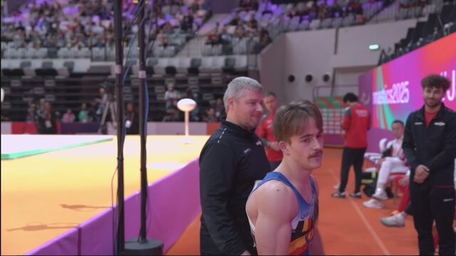 WK turnen: "Heel blije" Lisa Vaelen komt fractie tekort voor brons op ...