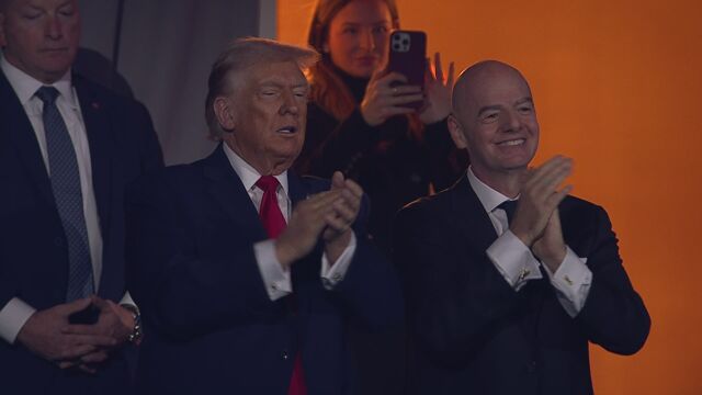 "Toppunt van wansmaak": golf aan kritiek op "gênante" WK-show met ...