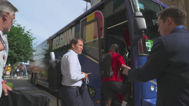 LIVESTREAM: Duivels met de bus vertrokken aan hotel, volg aankomst aan ...