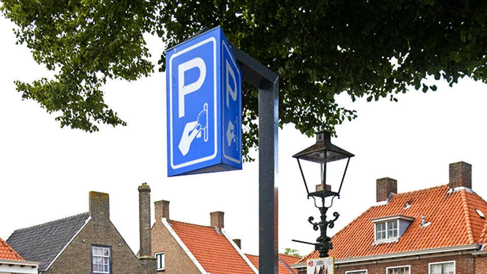 Moet u uw Nederlandse parkeerboete betalen? | VRT NWS: nieuws