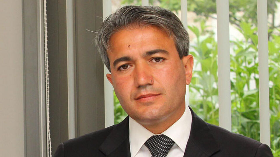 Emir Kir is Belgium's first "non-European" mayor | VRT NWS: news