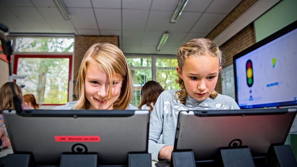 "Niet de digitale tool Smartschool is een probleem, maar de manier ...