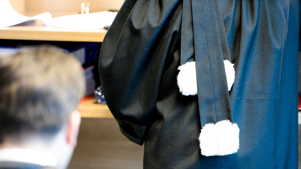 Werkstraf en boete voor werknemer rechtbank Kortrijk die in beslag ...