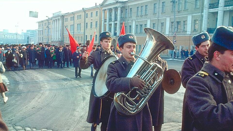 Communisten in Moskou willen grotere viering van 100-jarige revolutie ...