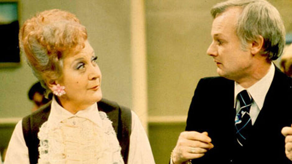 Mrs. Slocombe uit "Are you being served?" overleden | VRT NWS: nieuws