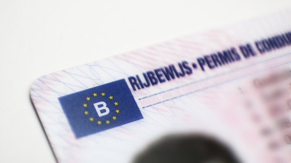 Rijbewijs vernieuwen kan voortaan ook online | VRT NWS: nieuws