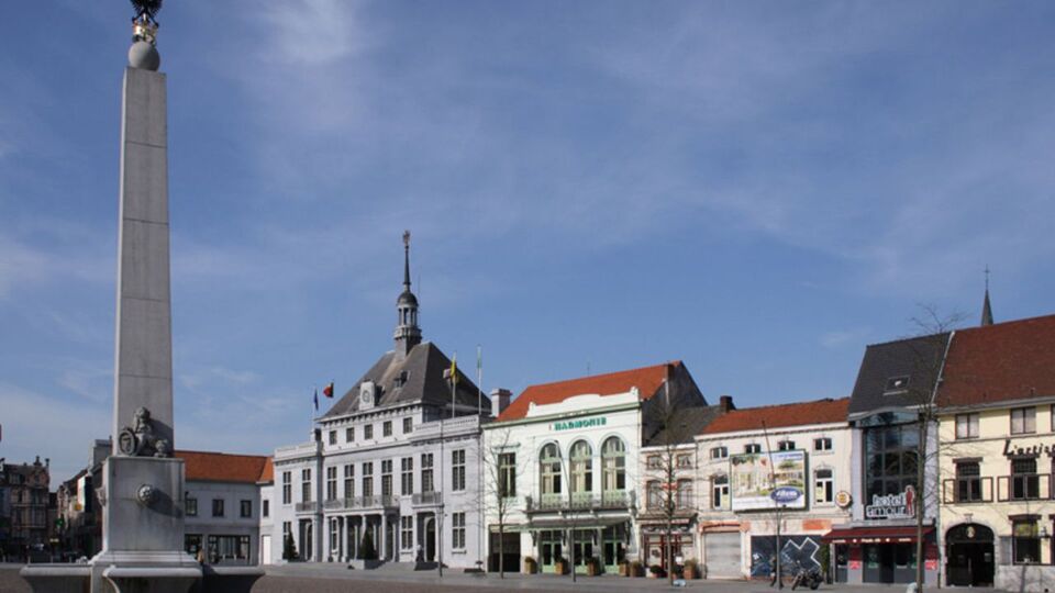 Renaix conteste l'usage du français comme facilité linguistique et se ...