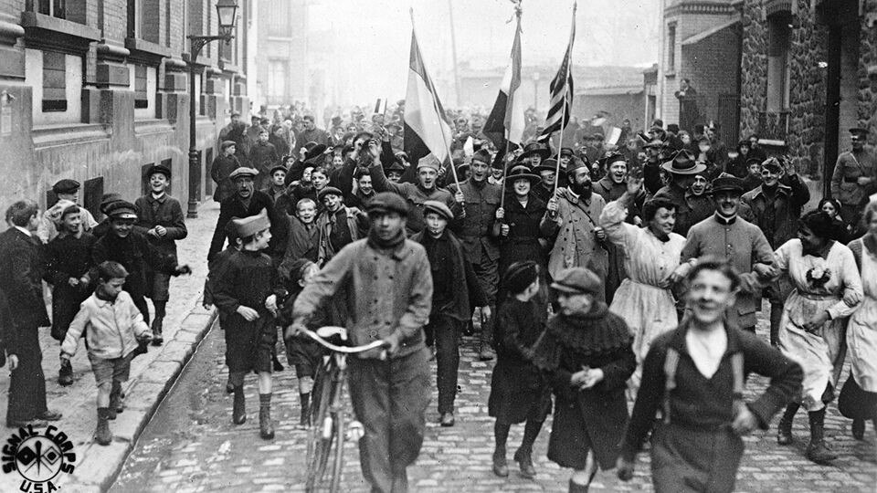 "Leve onze vorsten", "België vrij": Dit waren de krantenkoppen en foto ...