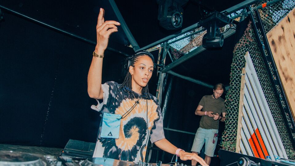 StuBru-dj Black Mamba maand "stil" door acute tinnitus: "Verzorg je ...