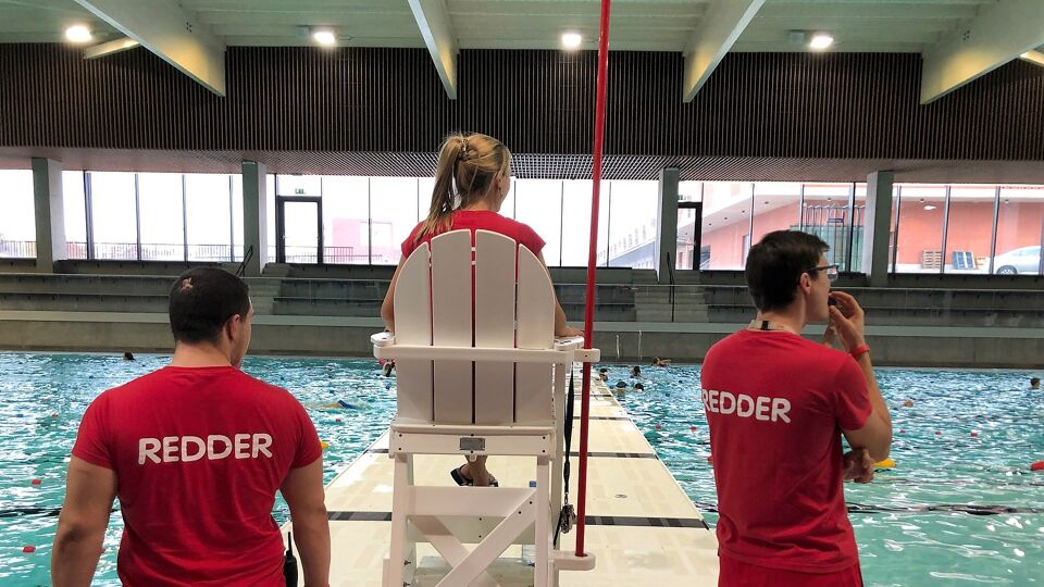 Redder nieuw knelpuntberoep? 80 procent van de zwembaden zoekt redders ...