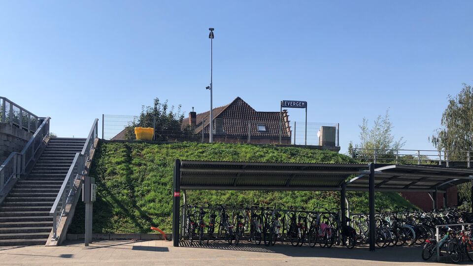 Reiziger overleden op trein in Evergem | VRT NWS: nieuws