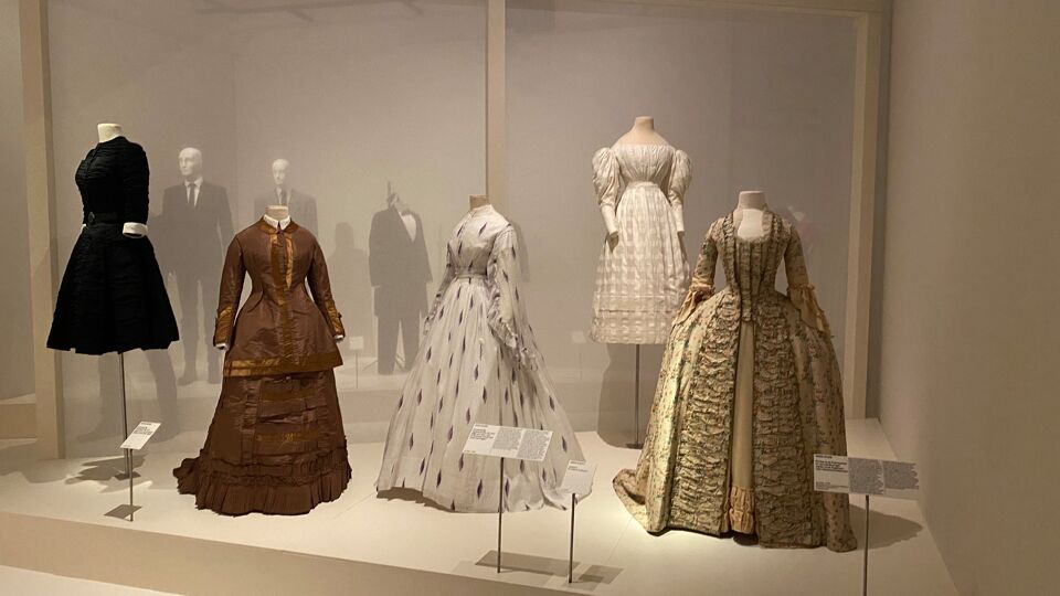 Hasseltse Modemuseum duikt in eigen schatkist voor nieuwe ...