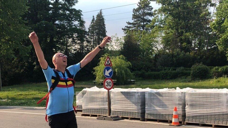 Dirk Wille gaat 200 keer Smeysberg in Huldenberg op en af | VRT NWS: nieuws