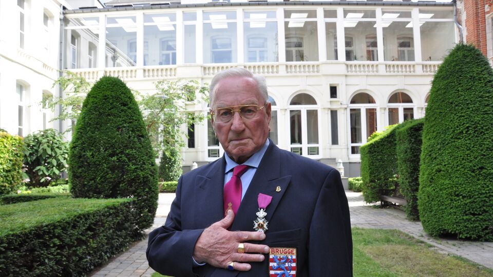 Ambassadeur Brugse toeristenbootjes krijgt ereteken van Ridder in de ...