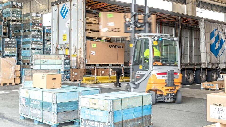 Ghent Volvo plant urgently needs 40 additional warehouse staff | VRT ...