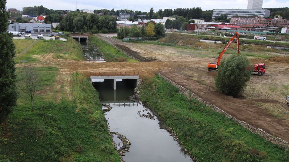 Deel van de Zenne komt na meer dan 150 jaar weer boven water in Brussel ...