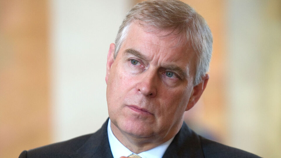 Britse prins Andrew levert zijn eretitels in en zal die van "Zijne ...