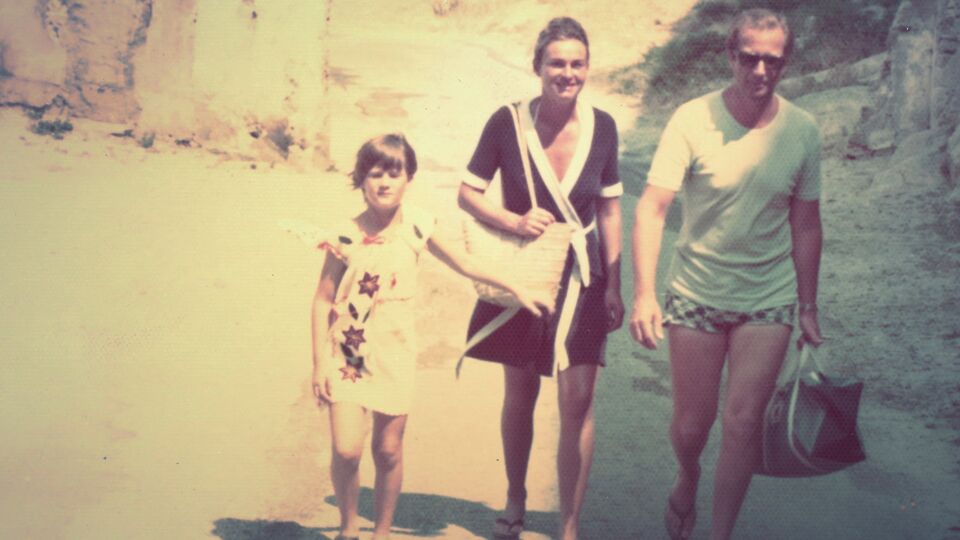 La princesse Delphine raconte son histoire d’enfant cachée, sans tabou ...