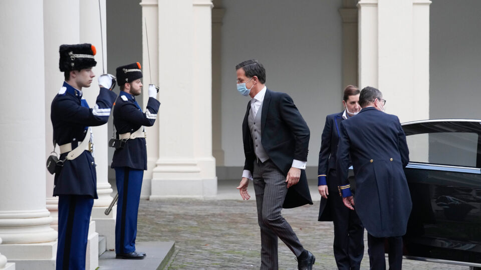 Na "gênant lange" formatie: Nederlandse regering-Rutte IV legt de eed ...