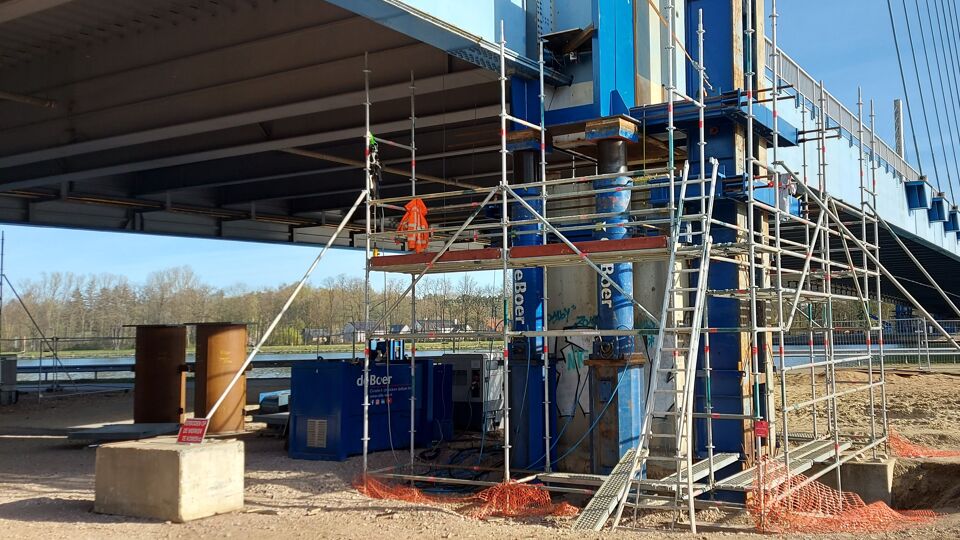 Tuikabelbrug over Albertkanaal in Hasselt wordt hoger getild | VRT NWS: nieuws