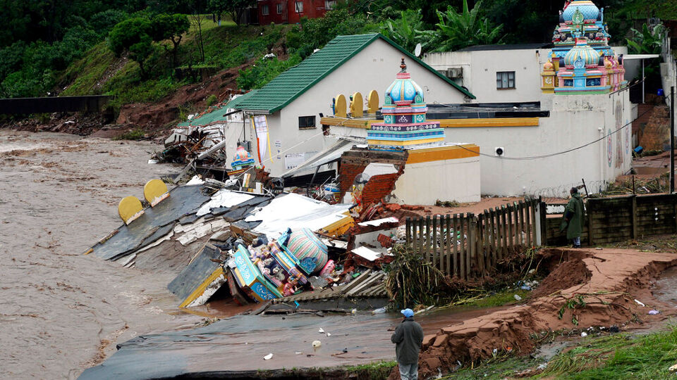 Dodelijkste overstromingen in jaren in Zuid-Afrika kosten aan meer dan ...