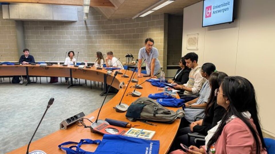 Universiteit Antwerpen lokt 600 studenten uit binnen- en buitenland ...