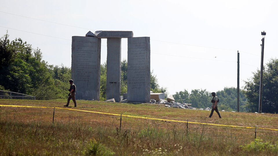 Onbekenden blazen "Amerikaanse Stonehenge" op met explosieven, monument ...