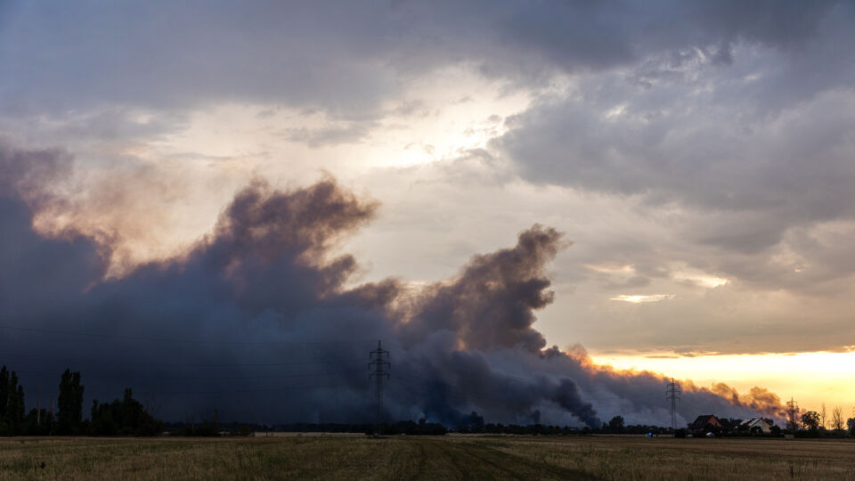 Zware bosbrand in Duitsland: 850 hectare getroffen en bluswerk kan ...
