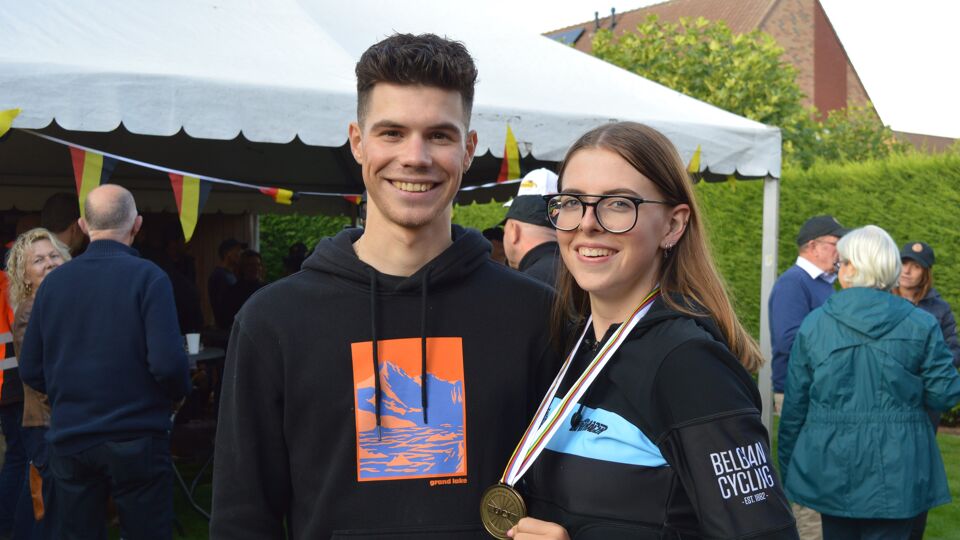 Feest voor bronzen medaillewinnaar Febe Jooris in Deinze: "Zot dat ik op twee na beste ...