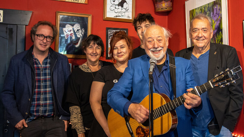 Urbanus maakt nieuwe plaat, met nummers over "woke" en influencers: "Ik ...