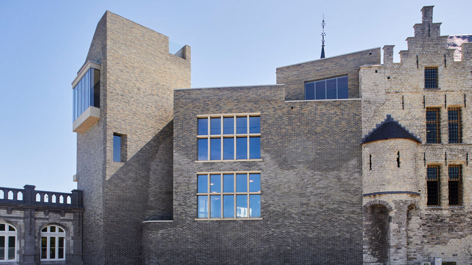 Eerst verguisd als "koterij", nu bekroond: nieuwe aanbouw van het Steen ...