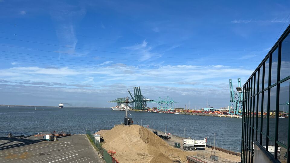 Le terminal Europa au port d'Anvers en rénovation, pour accueillir les plus grands navires | VRT ...