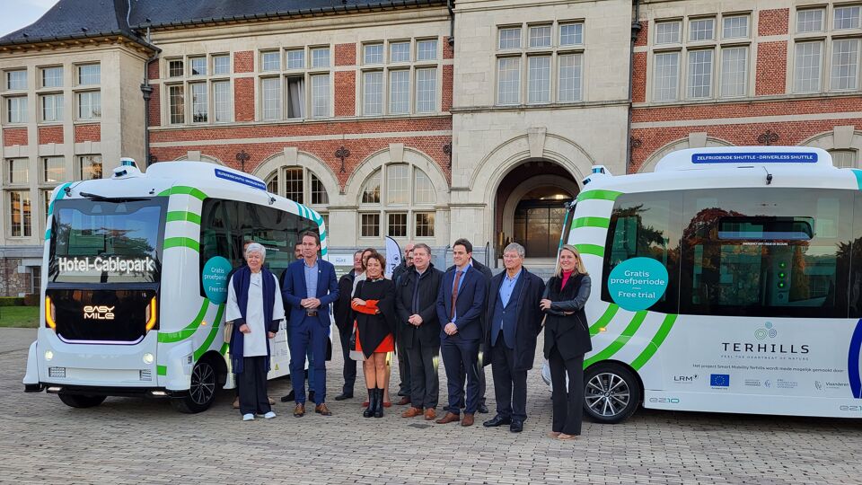 Eerste zelfrijdende shuttles vanaf november op belevingssite Terhills ...