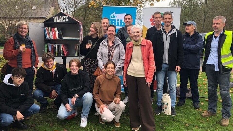 Stekene plaatst 10 boekenruilkastjes als ode aan jeugdauteur Dirk ...