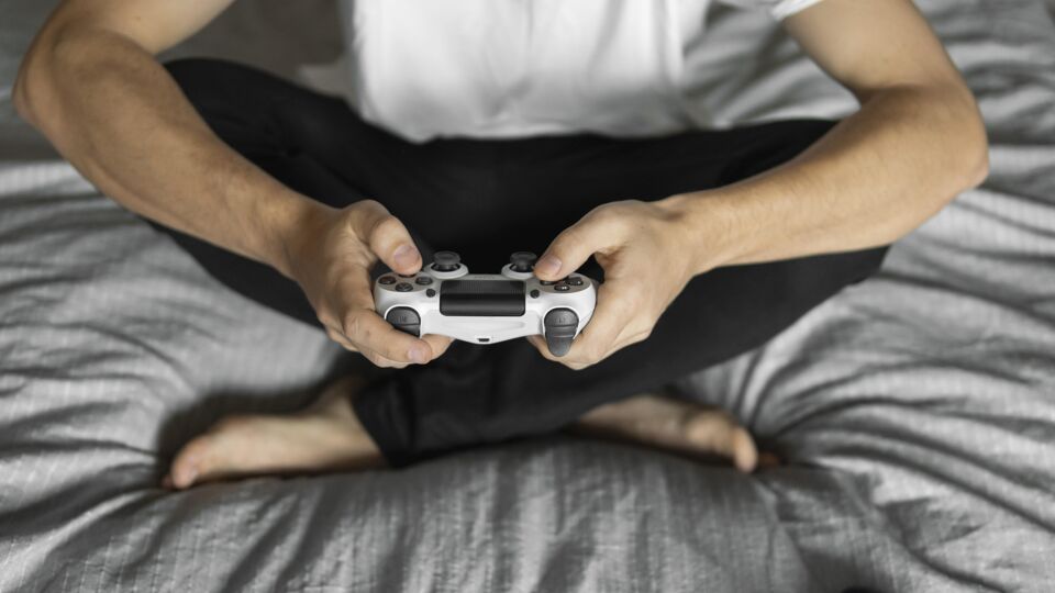 Ex-gameverslaafde waarschuwt jongeren: "Ik gamede 12 uur per dag ...