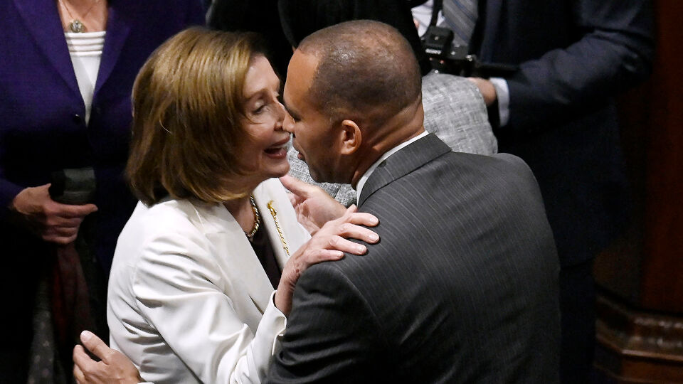 Michiel Vos over aanval op schoonvader Paul Pelosi: "Nancy is "a tough ...