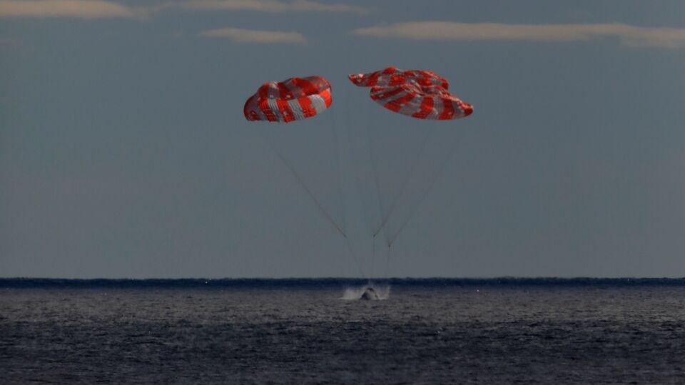 "Het succes dat NASA dringend nodig had": ruimteschip Orion veilig ...
