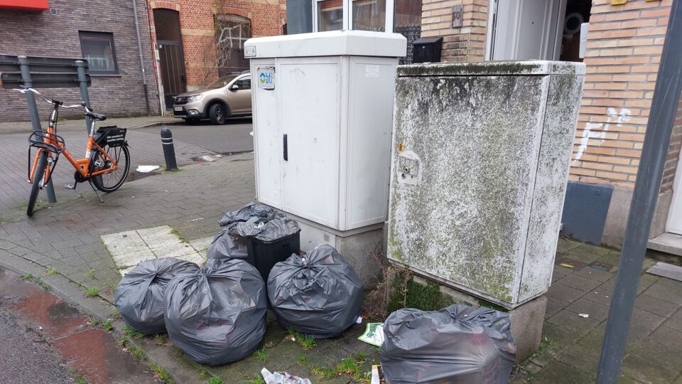 Al 3 jaar elke week sluikstort in Bloemekenswijk in Gent: “We willen ...