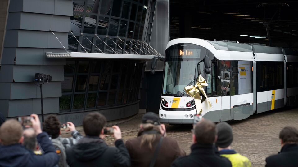 Nieuwe Antwerpse trams ingehuldigd: maak kennis met de Stadslijner ...